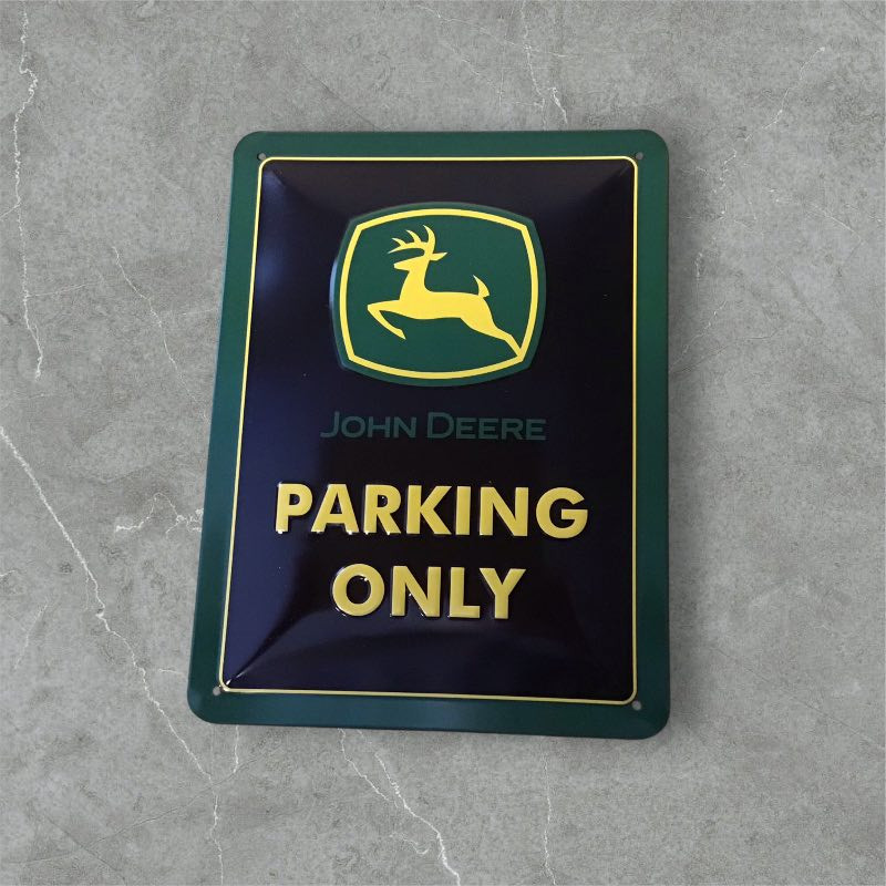 John Deere produkter - Metalskilte, dåser, notesbog - Se udvalg her